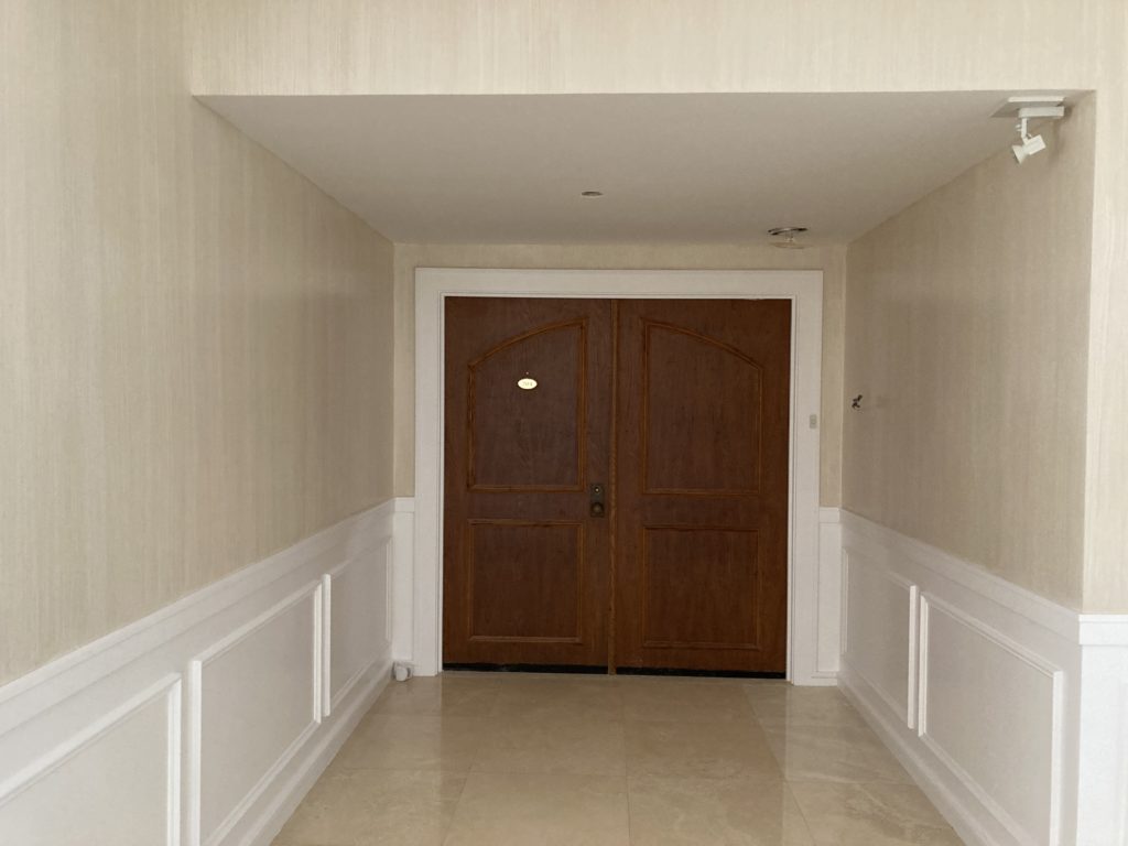 How to Paint a Strié Wall Faux Finish-Artzy Fartzy Creations